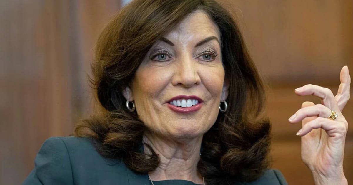 Democrat Gov Hochul Sends Message to New Yorkers Who Don't Want Bags ...