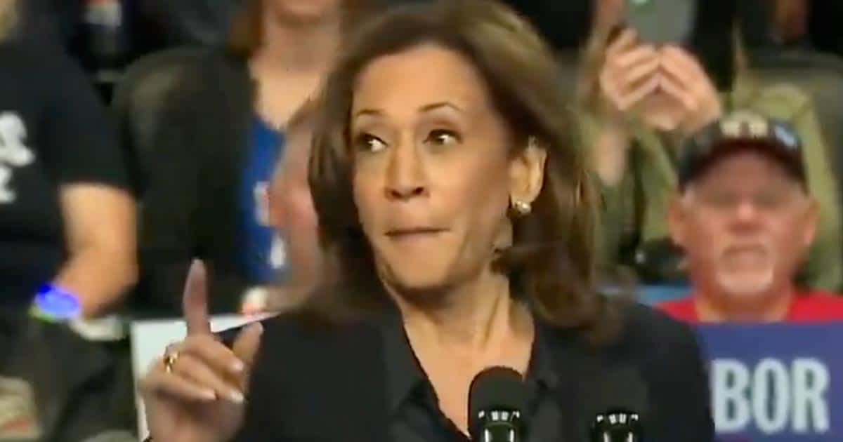 Kamala Harris Starts Awkwardly Repeating Phrases as Teleprompter ...