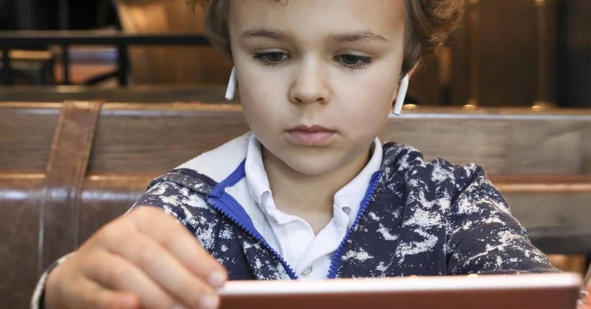 Top Experts Link Apple AirPods to Surge in Disturbing Brain Disorder ...