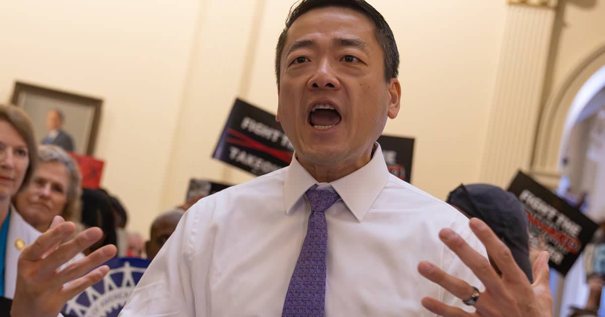 Runaway Texas Democrats Give Up, Return to State - Slay News